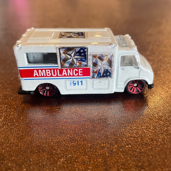 maisto | Toys | Maisto White Ambulance Red Cross Emt Medical Transport ...